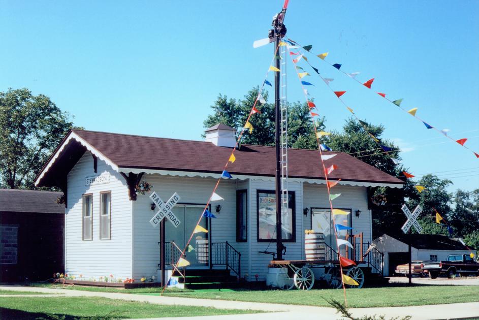 Clover Leaf Depot Stewardson IL Front view 9-5-74 | The Nickel Plate ...