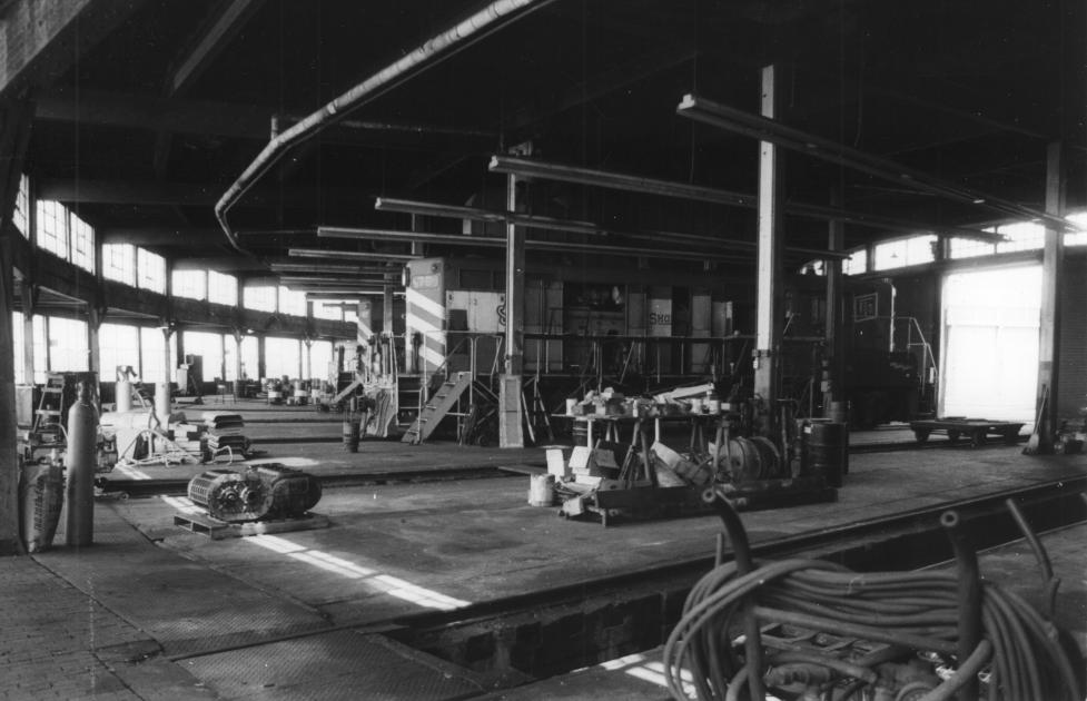 D&TSL Building Lang Roundhouse inside 1980 | The Nickel Plate Archive