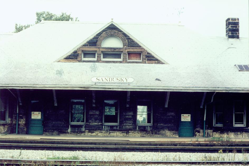 LE&W Depot Sandusky OH Front Side 10-4-72 | The Nickel Plate Archive