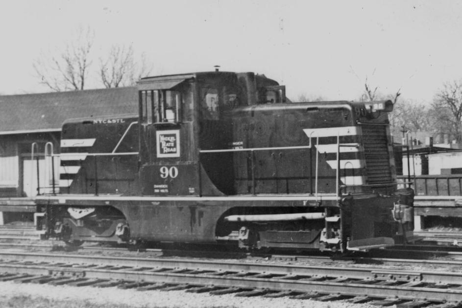 NKP #090 Center Cab Bloomington 1961 | The Nickel Plate Archive