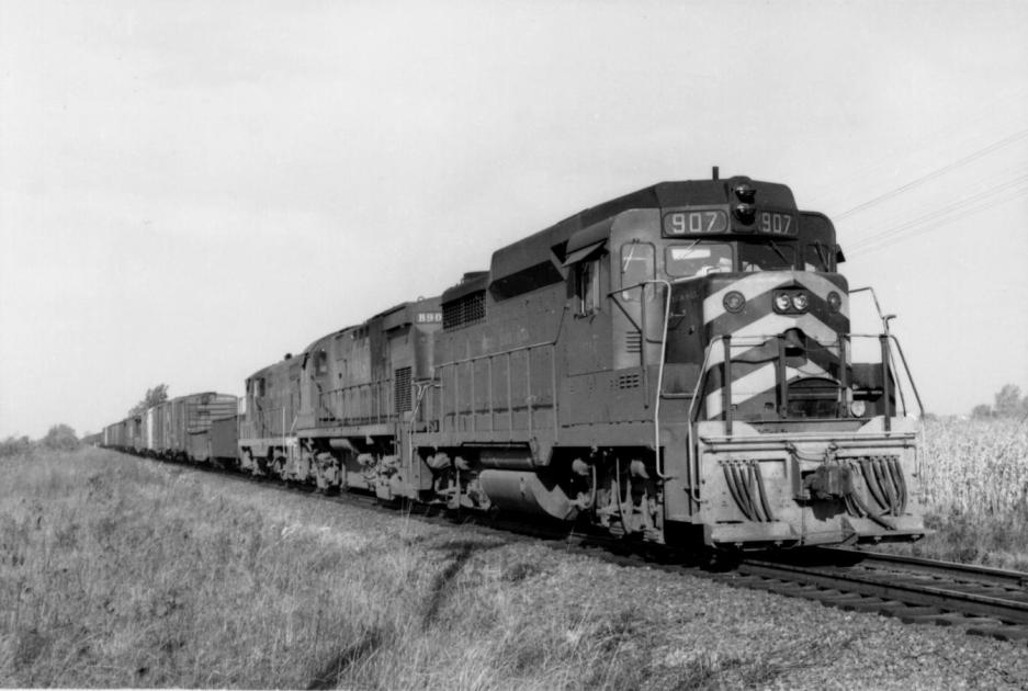 NKP #0907 GP30 Bellevue 10-19-65 | The Nickel Plate Archive