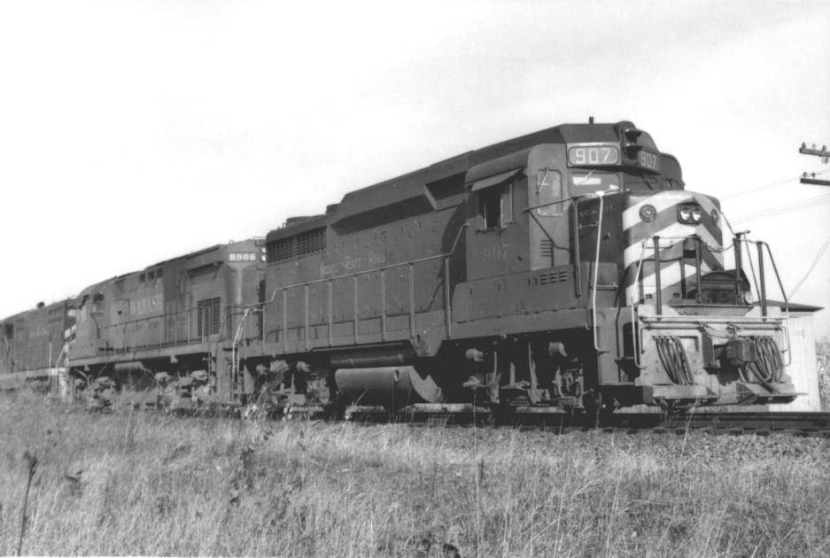 NKP #0907 GP30 Bellevue 2 10-19-65 | The Nickel Plate Archive