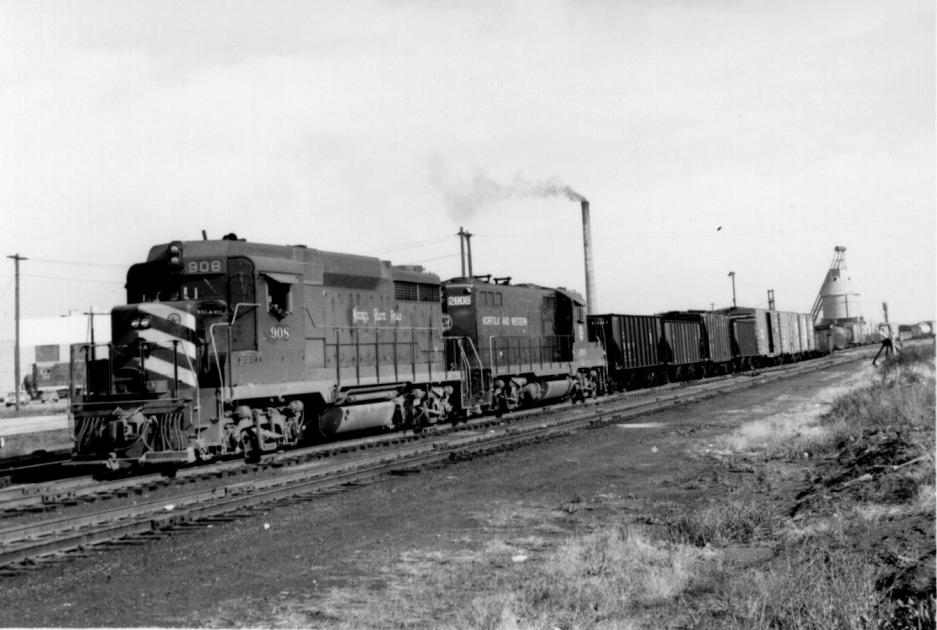 NKP #0908 GP30 Bellevue 1 10-19-65 | The Nickel Plate Archive