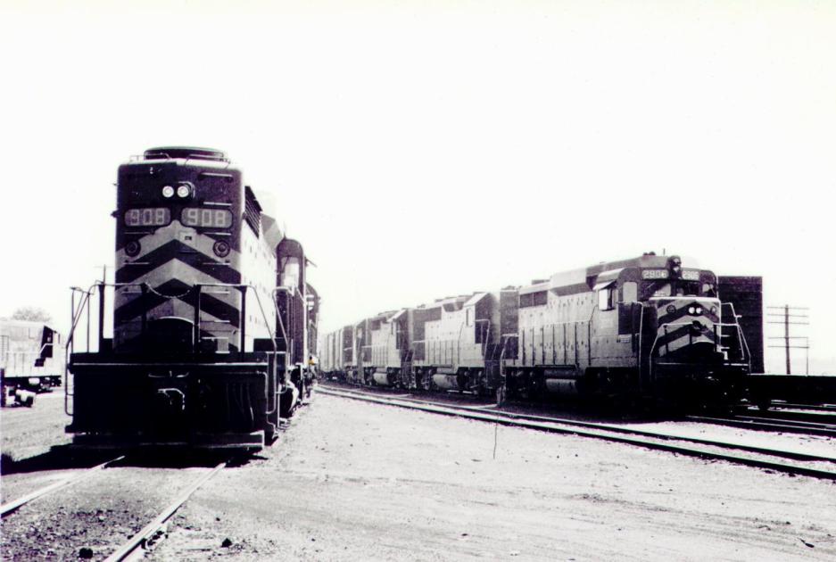 NKP #0908 GP30 Bellevue 2 10-19-65 | The Nickel Plate Archive