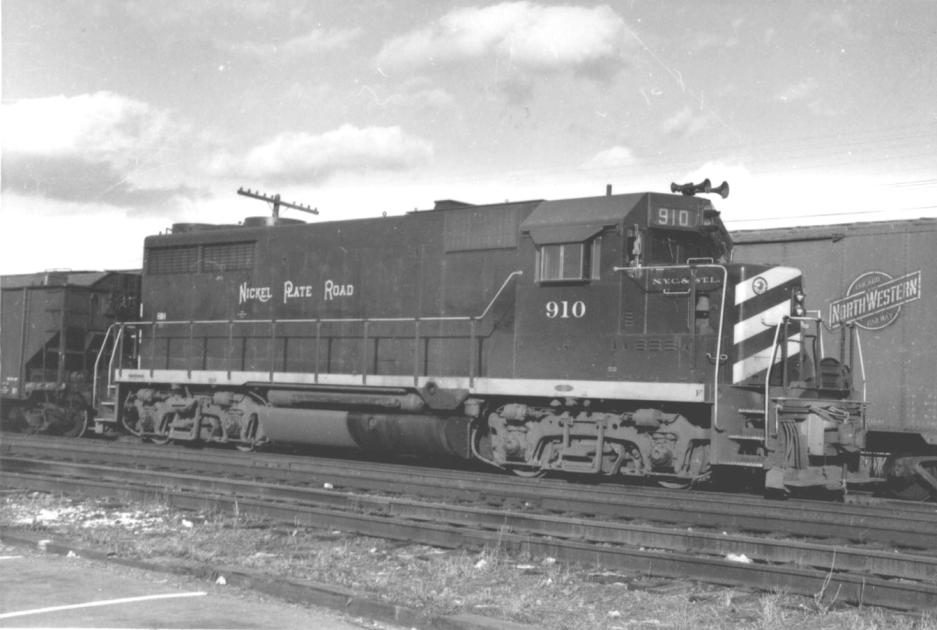 NKP #910 GP35 Fremont 12-03-64 | The Nickel Plate Archive
