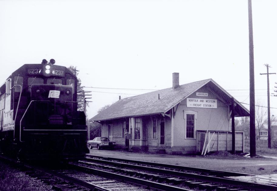 NKP Depot Angola NY Trackside 5-18-69 | The Nickel Plate Archive