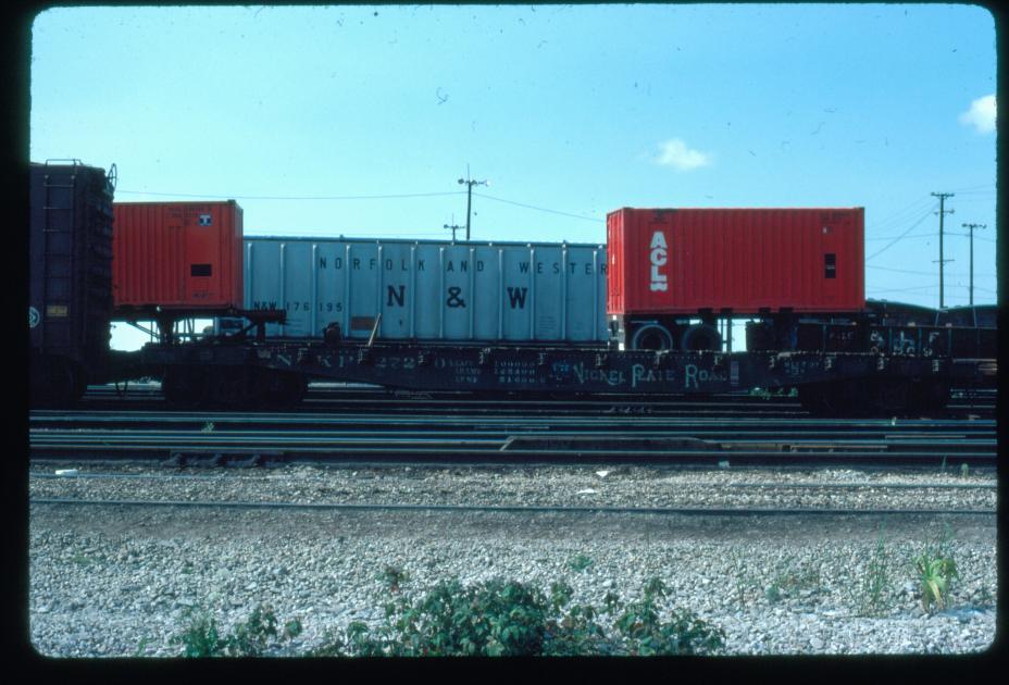 NKP Flat Car 2720 Bellevue OH 8-22-76 | The Nickel Plate Archive