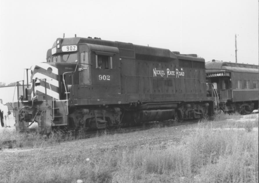 NKP GP30 902 Bellevue OH 1980's NKPHTS | The Nickel Plate Archive