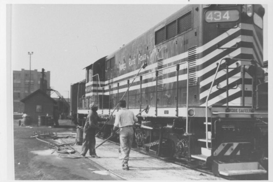 NKP GP7 434 Lima OH with crew | The Nickel Plate Archive