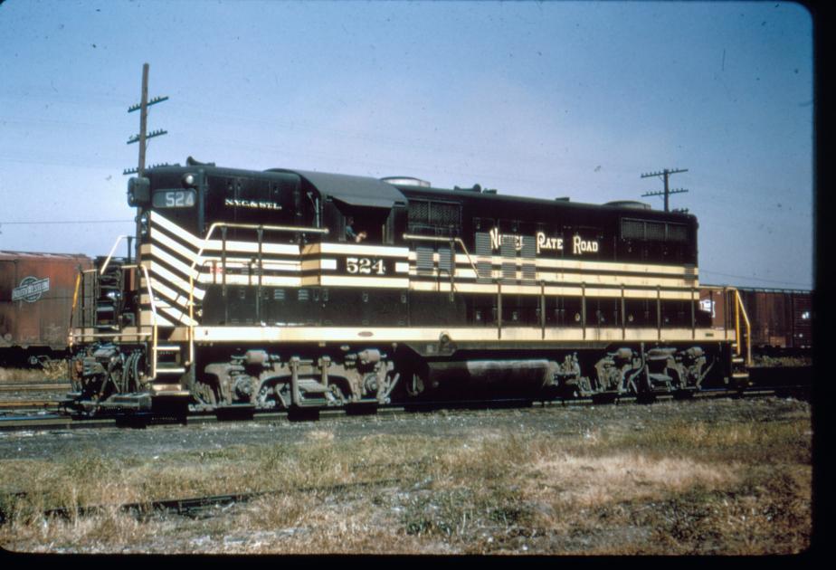 NKP GP9 524 Bellevue OH 7-58 | The Nickel Plate Archive