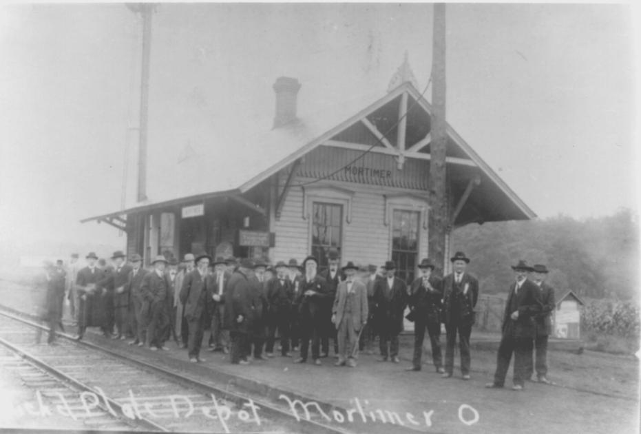 NKP Pass Sta. Mortimer O RF OLD PC | The Nickel Plate Archive