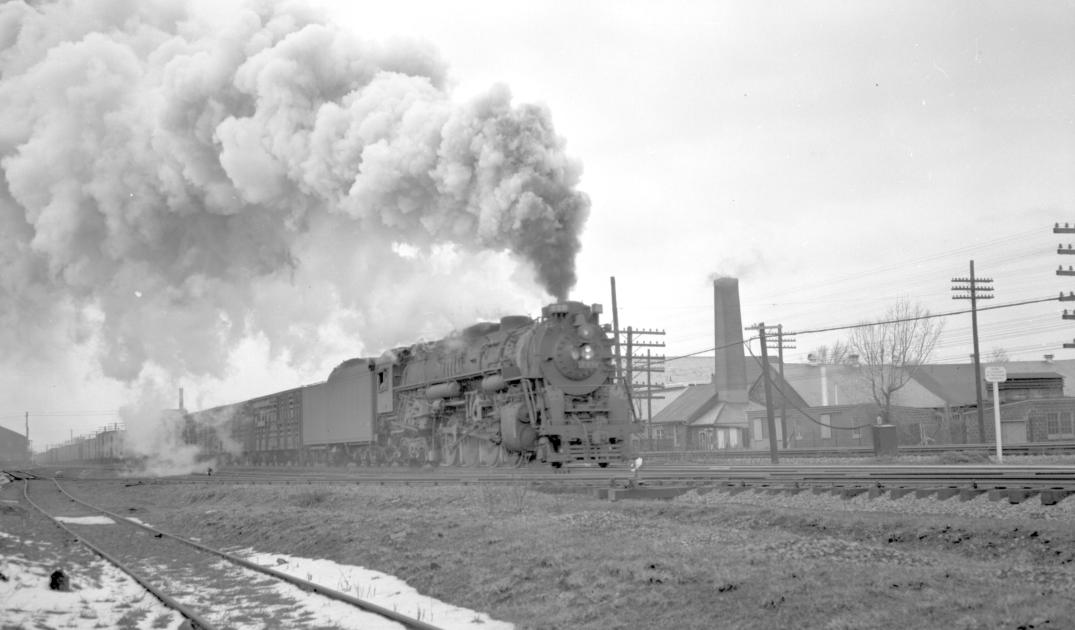 NKP S-3 779 North East PA 4-4-1957 eb with stock cars | The Nickel ...