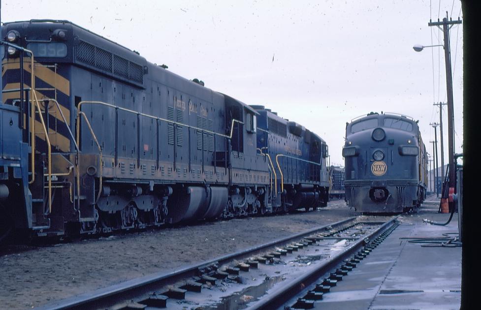 NKP SD9 352 Oakwood MI 4-1967 rear view | The Nickel Plate Archive