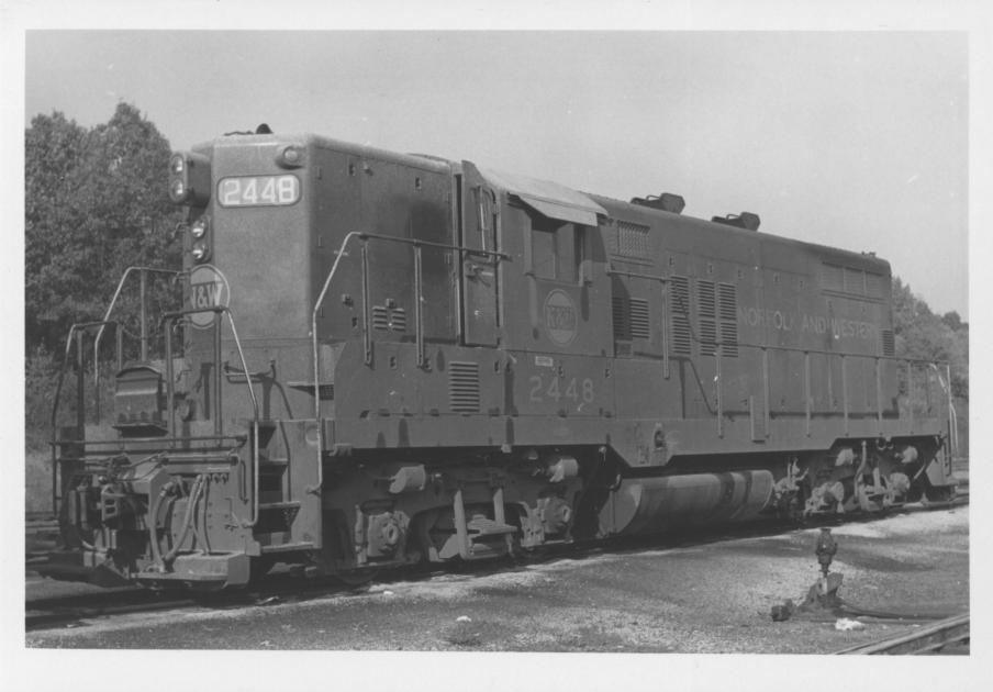 N&W GP9 2448 Akron OH 10-30-1971 | The Nickel Plate Archive
