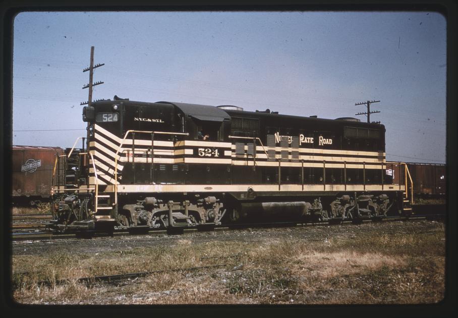 GP9 #524 in Bellevue OH in July 1958 | The Nickel Plate Archive