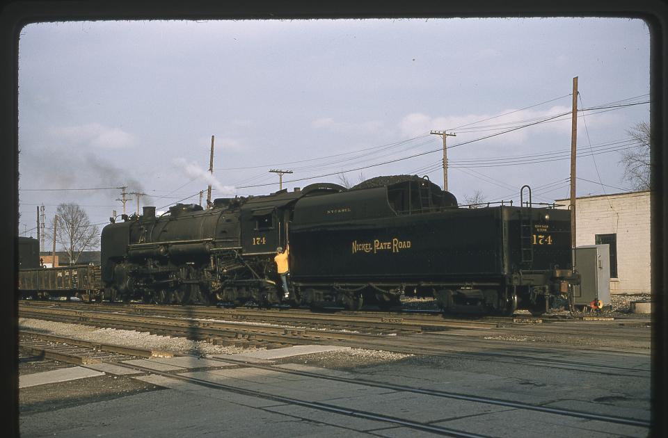 4-6-4 Hudson #174 in Lorain OH in 1956 | The Nickel Plate Archive